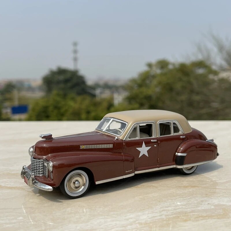 Модель автомобиля 1/43, Красный
