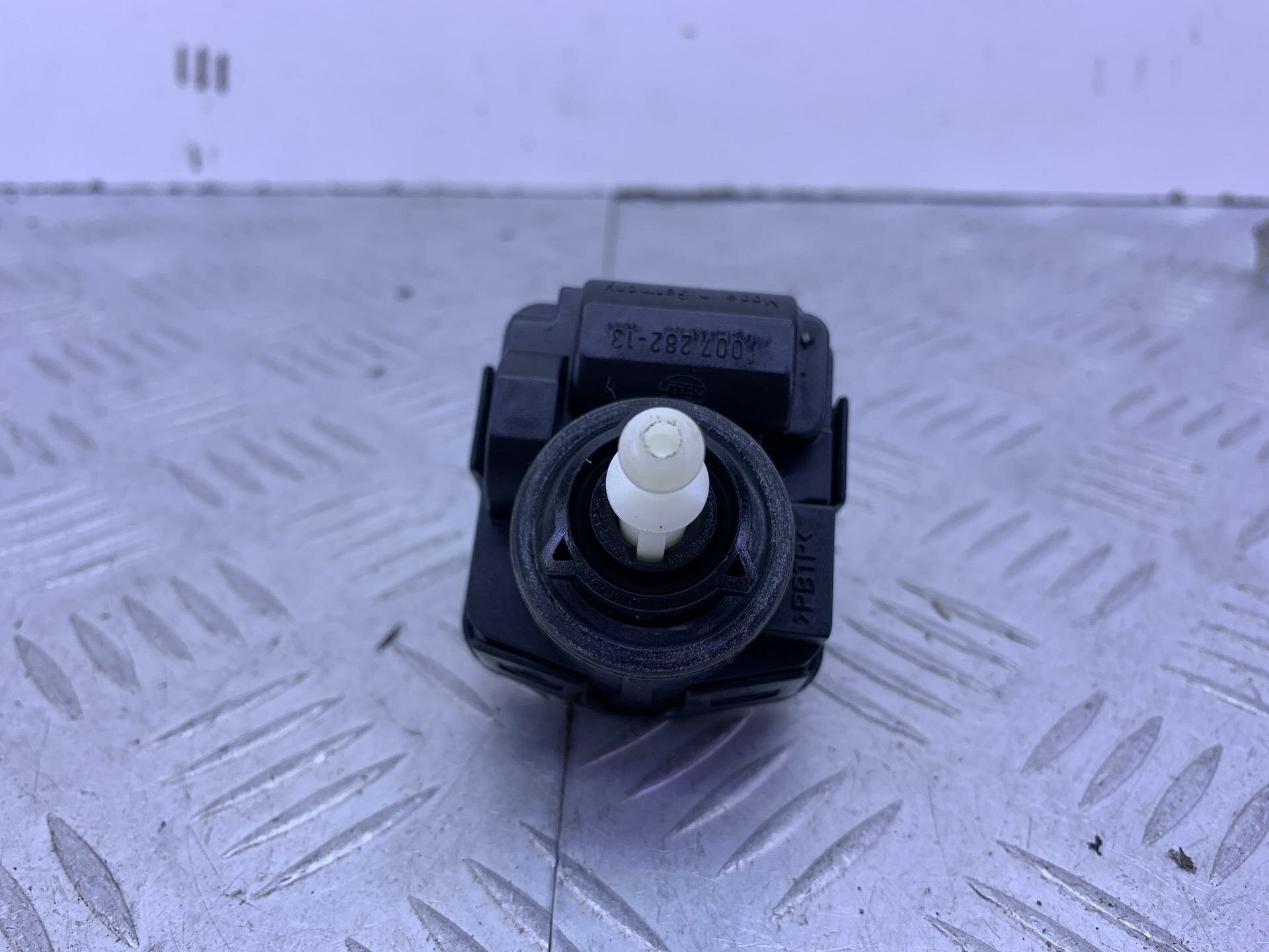 Корректор фар Audi A6 C5 1998 8L0941295