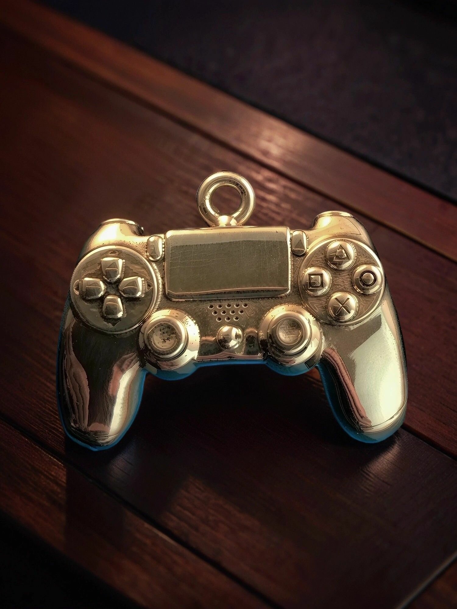 Брелок-геймпад PS4 из латуни и ваши ключи станут самой крутой вещью в кармане!