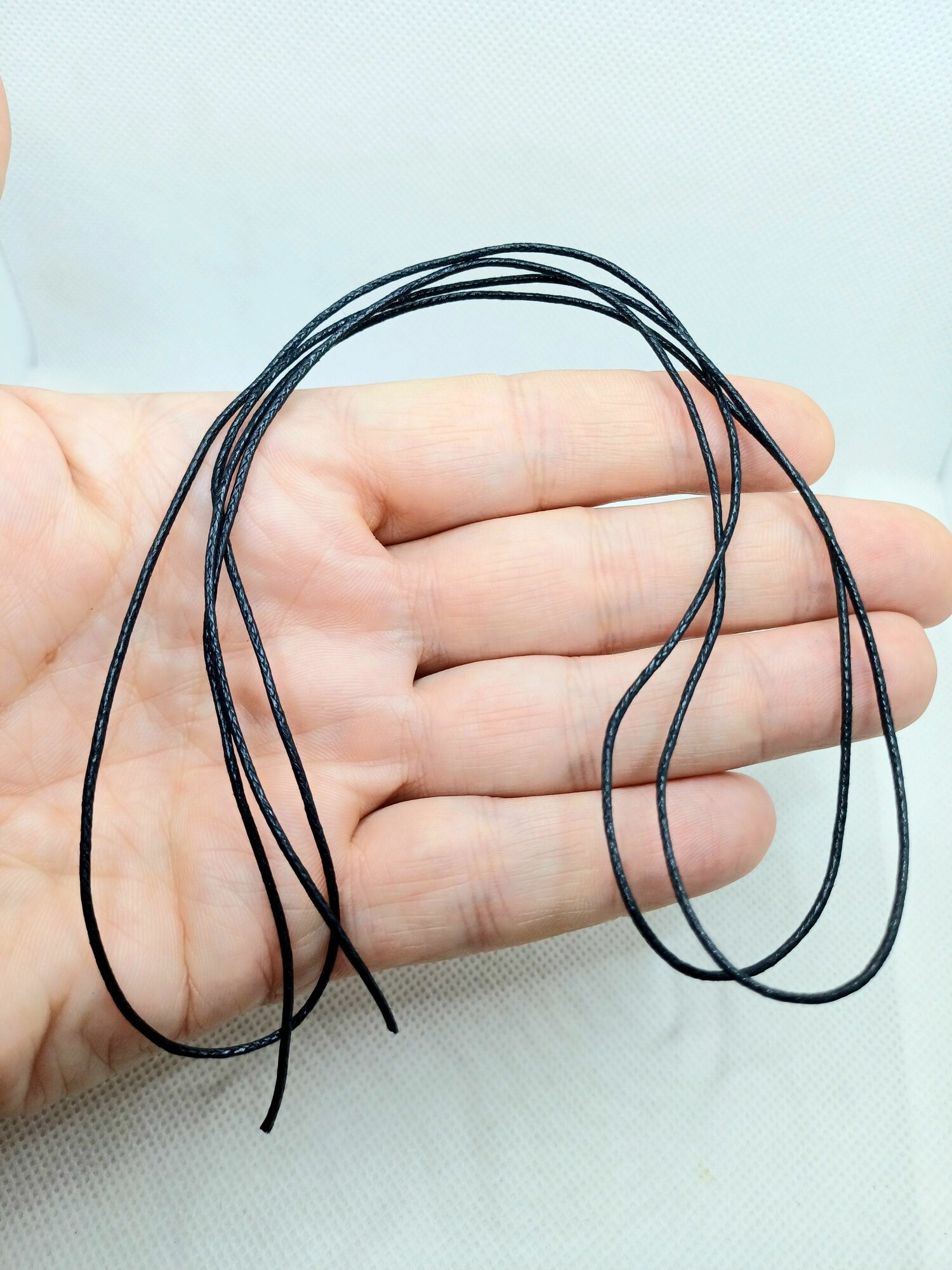 Шнурок для крестика и плетения браслетов - 1 метр. Шнур для рукоделия. Диаметр 1мм. Чёрный вощёный гайтан.