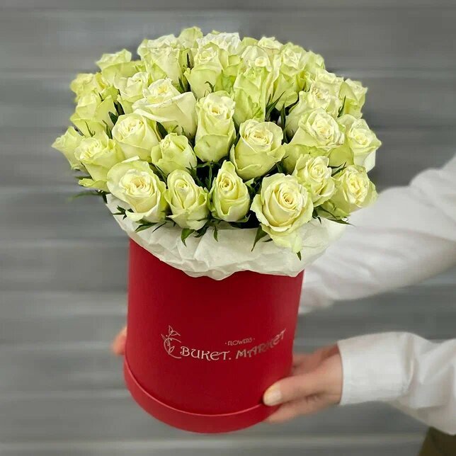 Монобукет Букет Маркет, 19 роз, в шляпной коробке, высота 40см