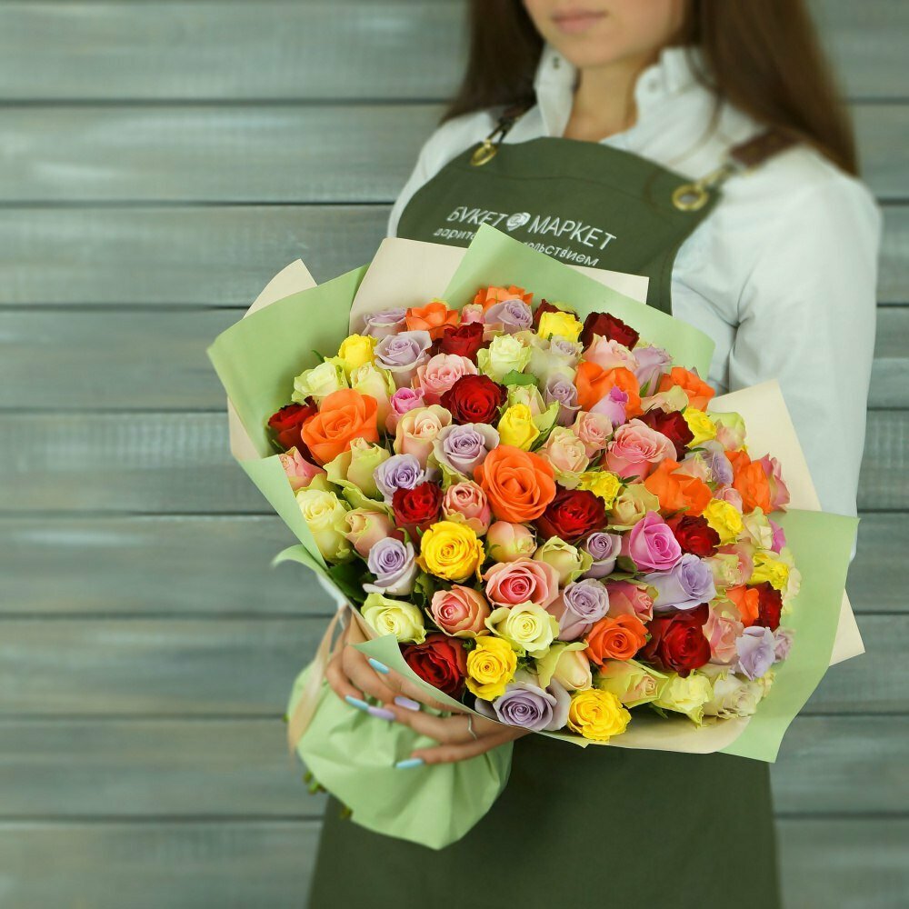 Монобукет Букет Маркет, 75 роз, Кения, 40см, оберточная бумага, разноцветный