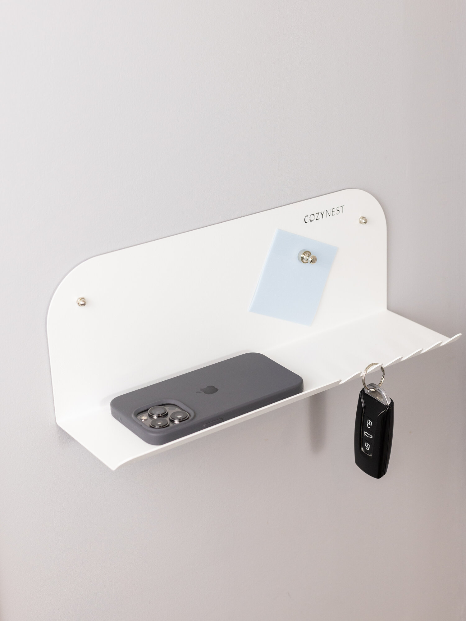 Ключница настенная, металлическая, с полкой, белая, с крючками