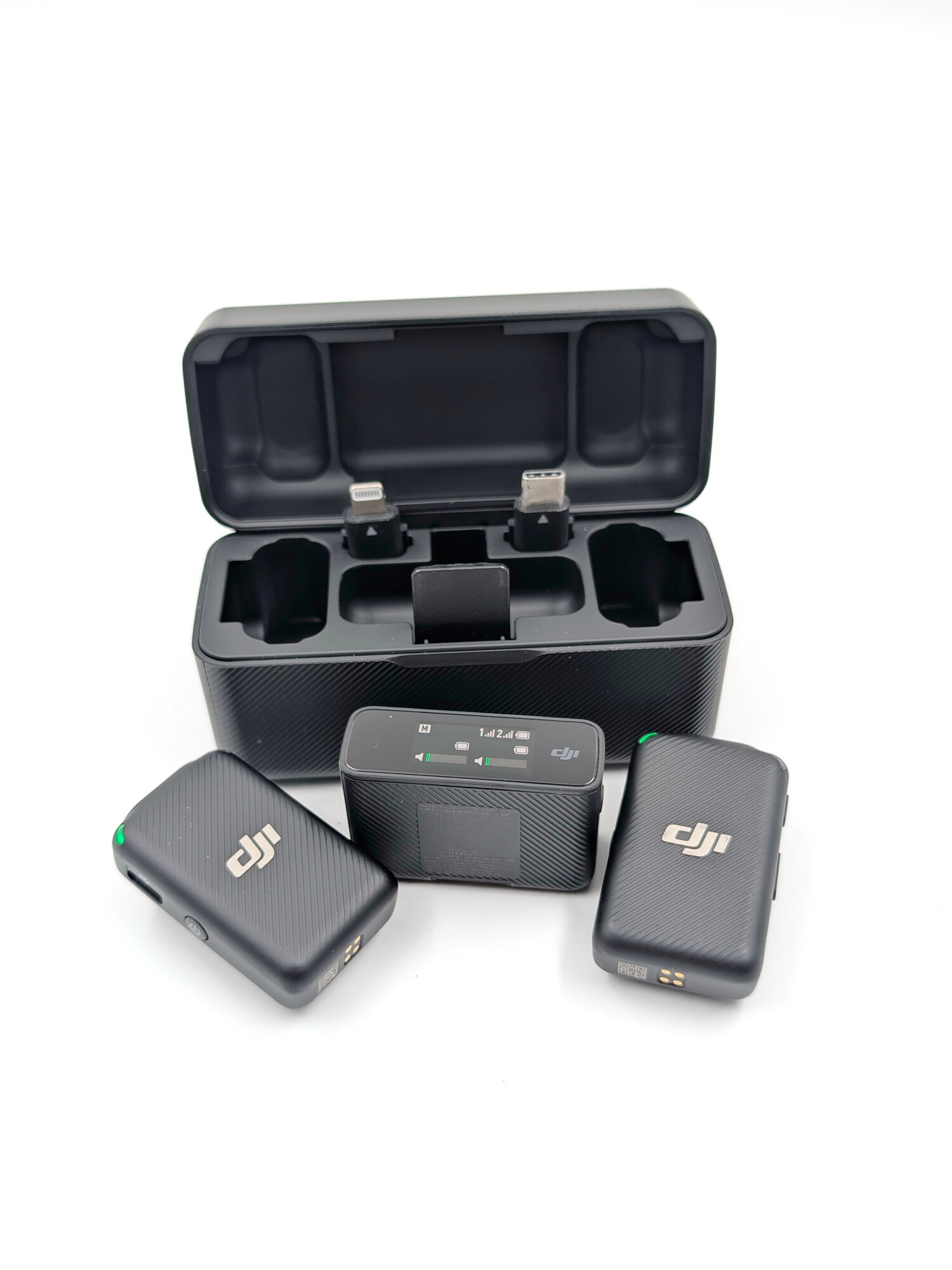 Беспроводная микрофонная система DJI Mic v1 (2 TX+1 RX+ Charging Case)(уценка)