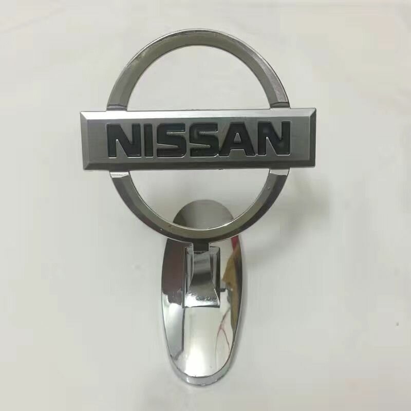 Эмблема на капот Nissan / Прицел на капот Nissan
