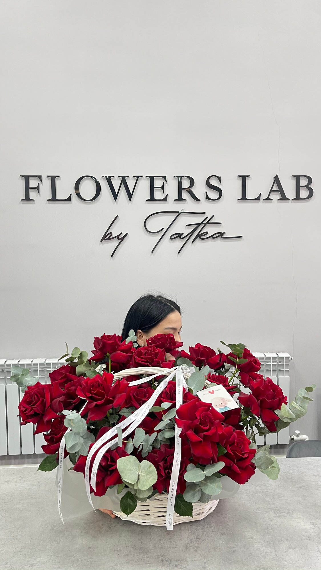 Букет FLOWERS LAB "Корзина красных французских роз", роза, красный, 25 штук