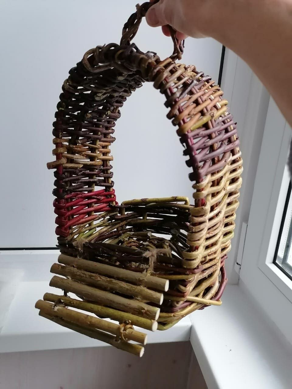 Качели-беседка с лесенкой из веток ивы