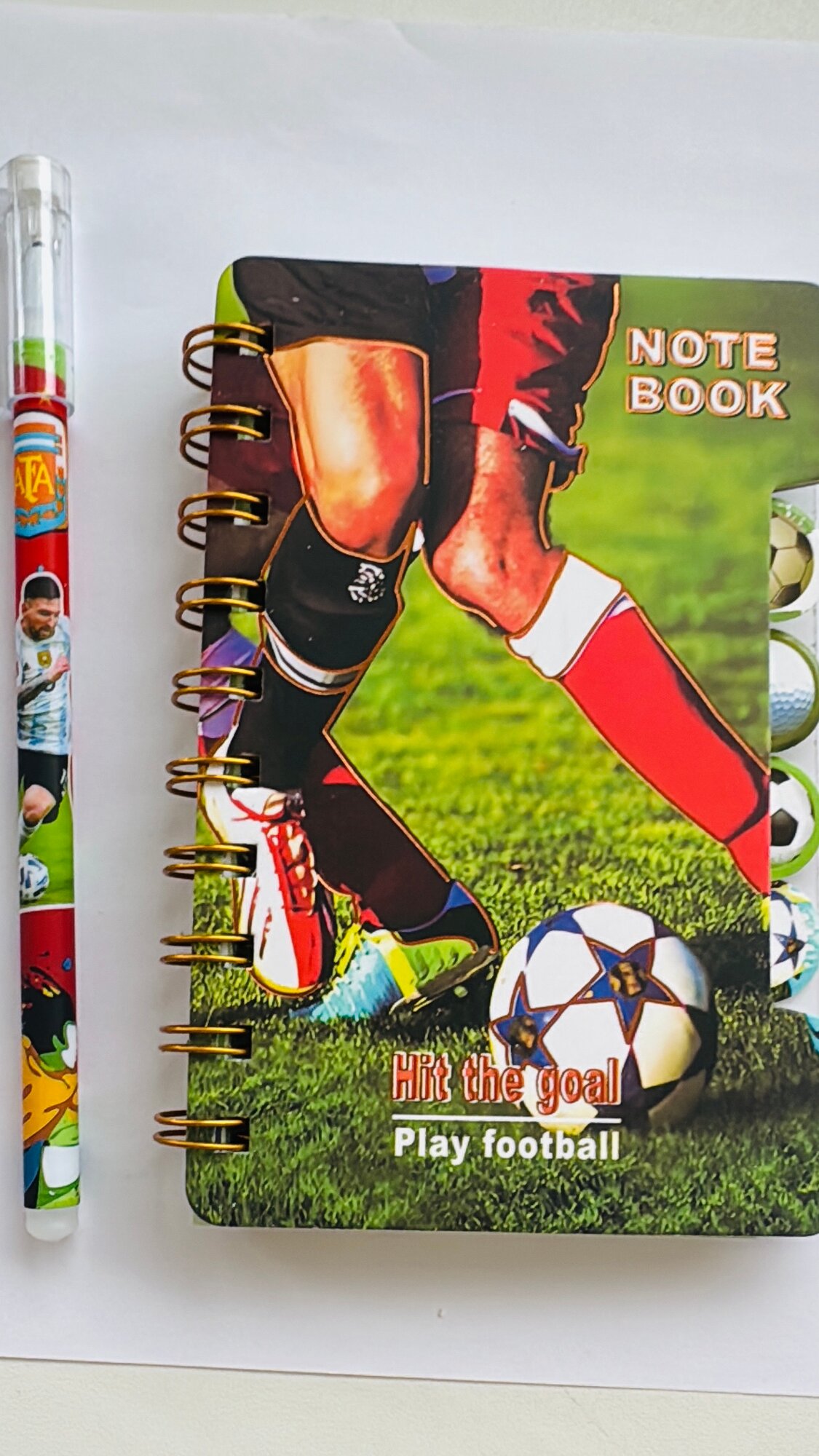 Набор подарочный, блокнот "Футбол", на кольцах с закладками + подарок ручка