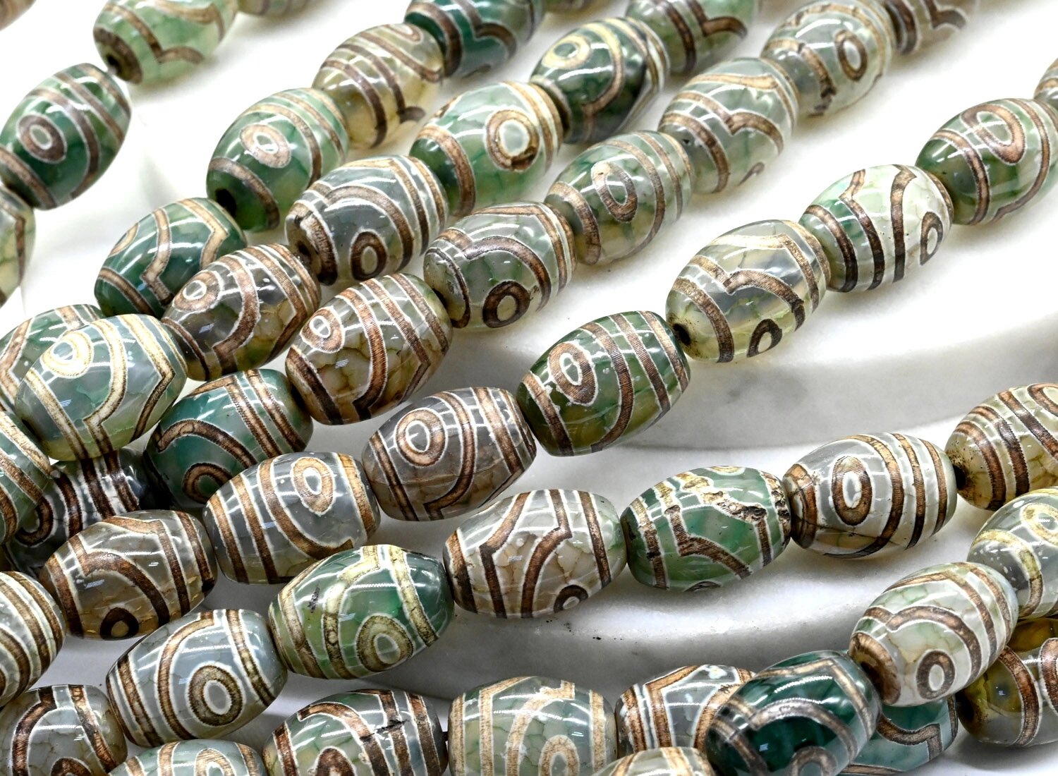 Бусины Дзи Два глаза из агата бочонок 10*14мм, цвет зеленый, 32см, 25 бусин