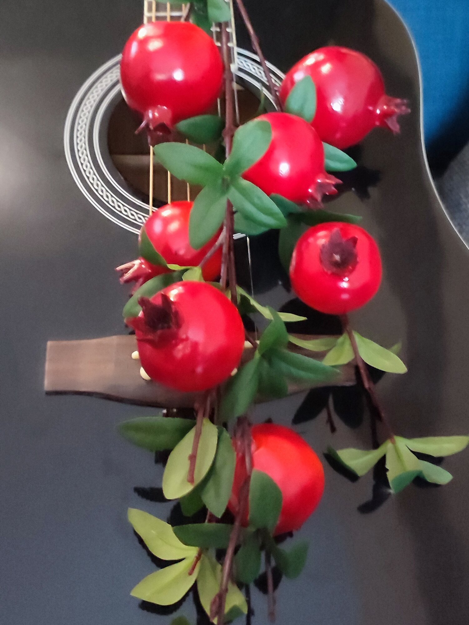 Гранат на ветке