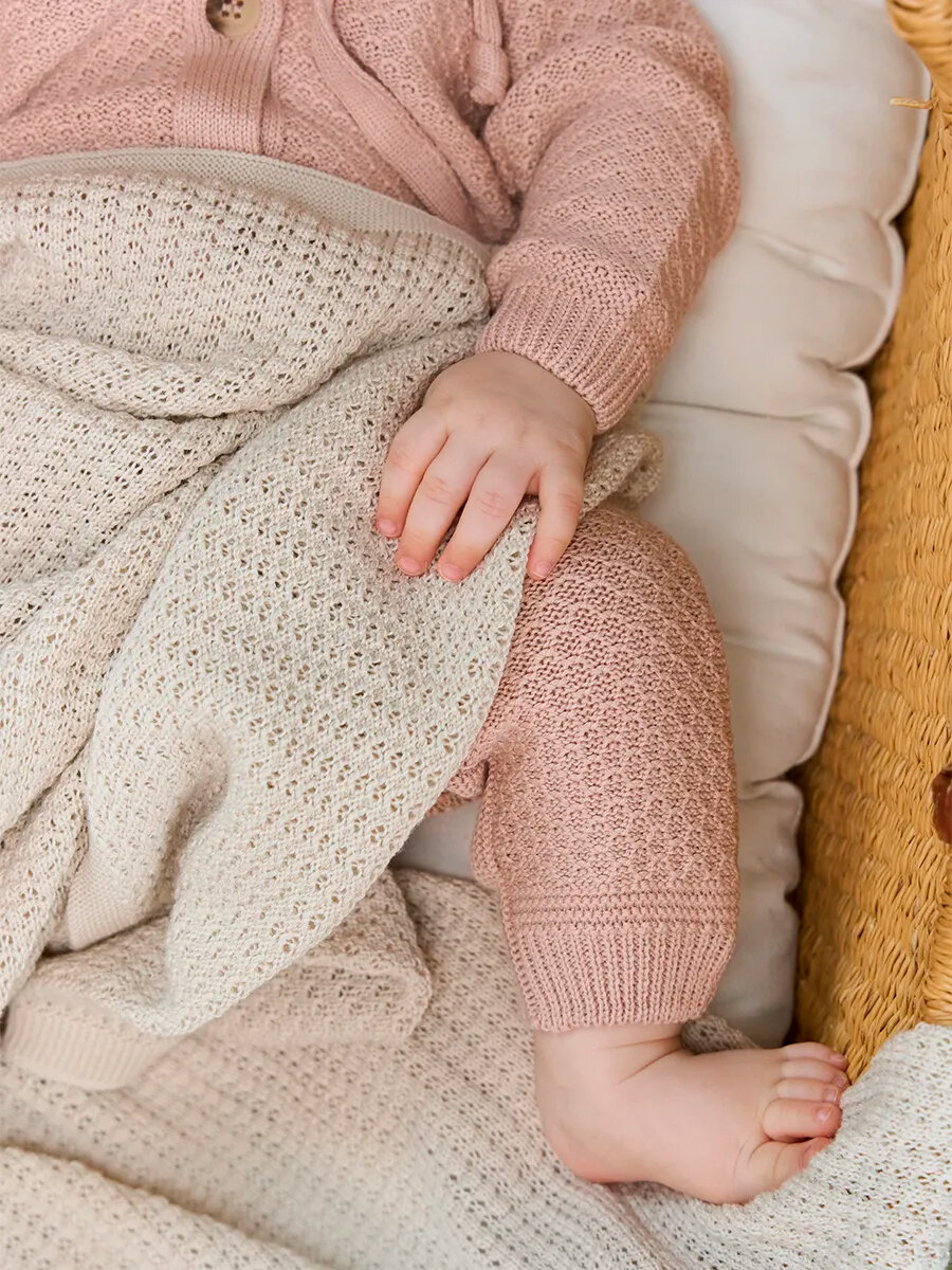 Плед для новорожденных детский вязаный Loomknits хлопковый молочный 108×108 см — фото 1