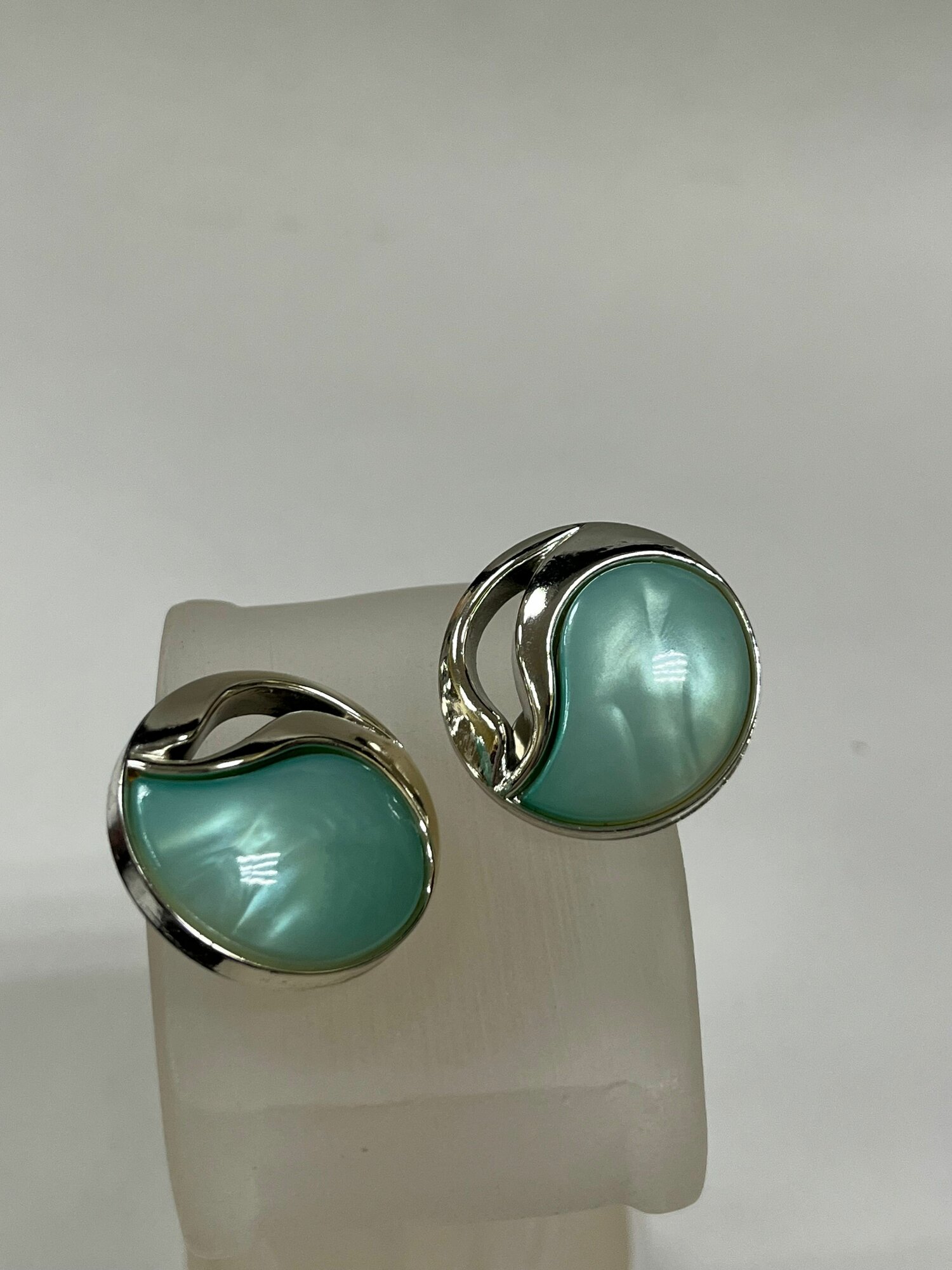 Винтажные серьги-клипсы, пластиковые