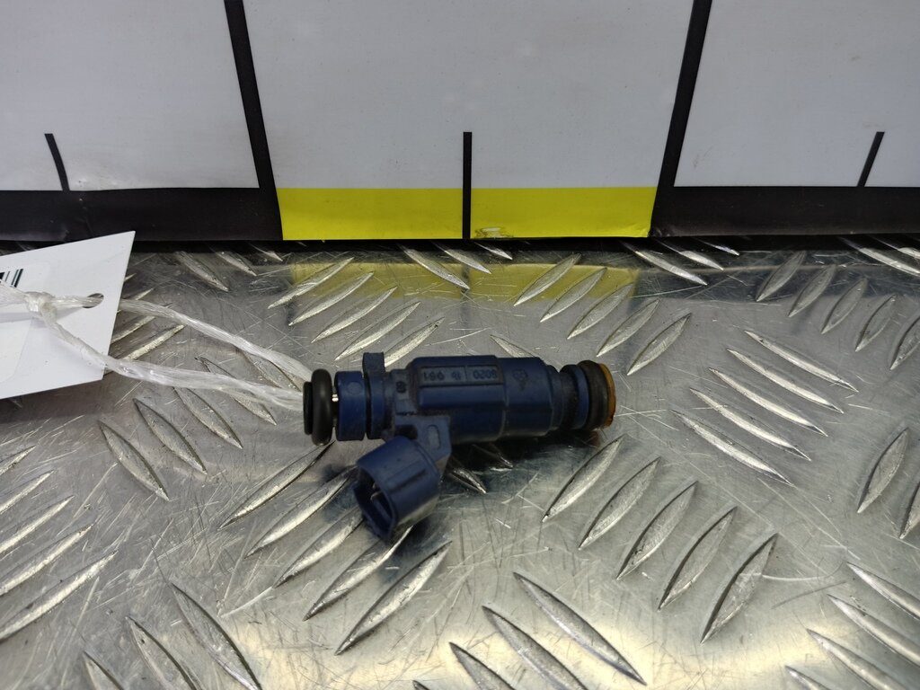 Форсунка топливная Б/У для Kia Ceed ED (2006—2010) 353102B000