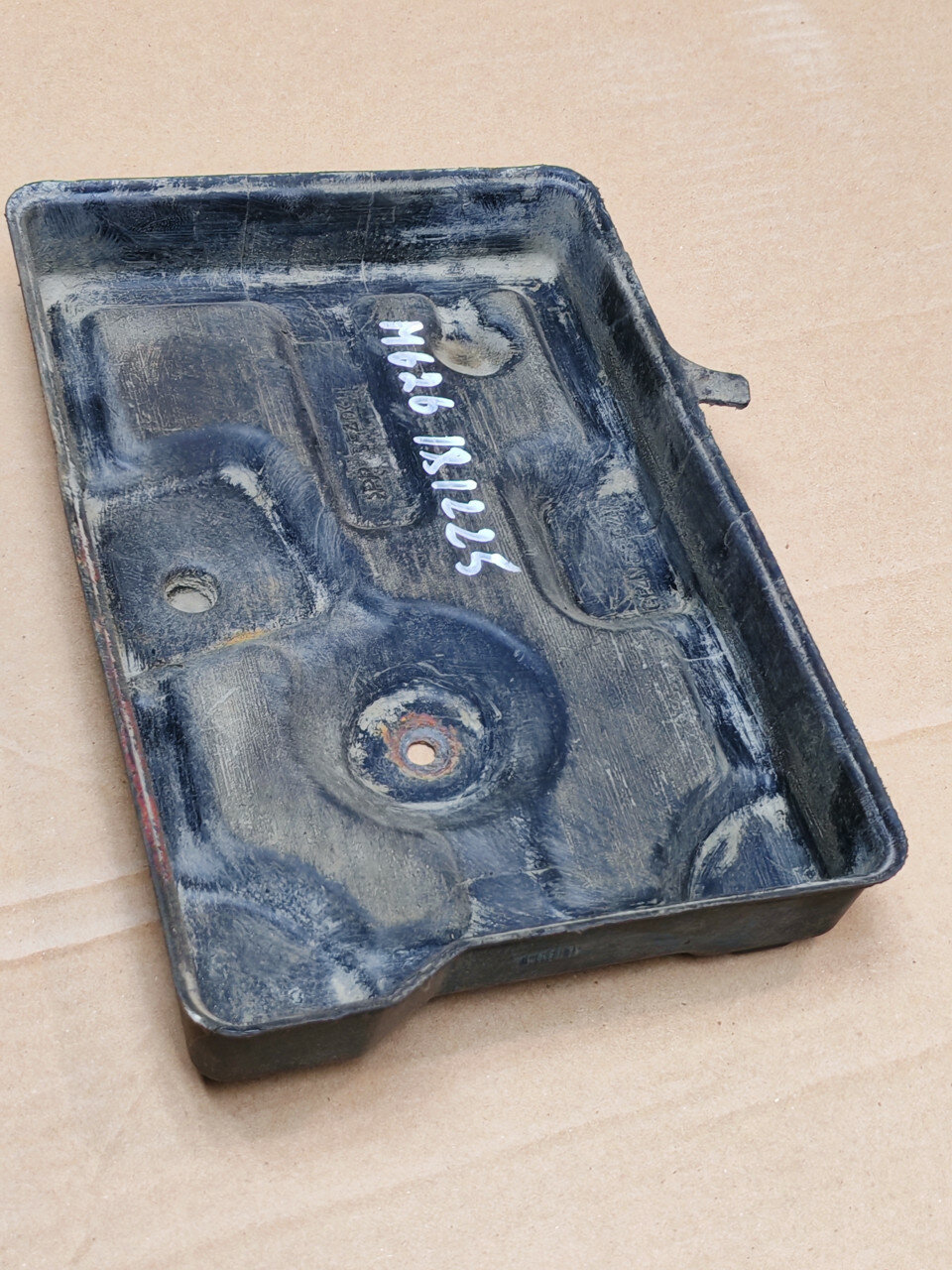 Площадка крепления АКБ Mazda 626 GE