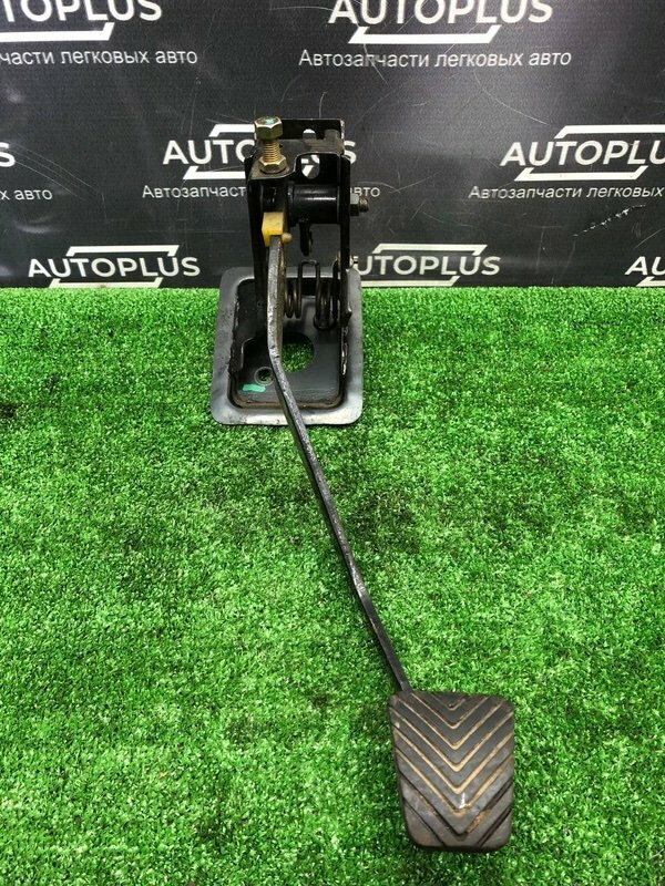 Педаль сцепления