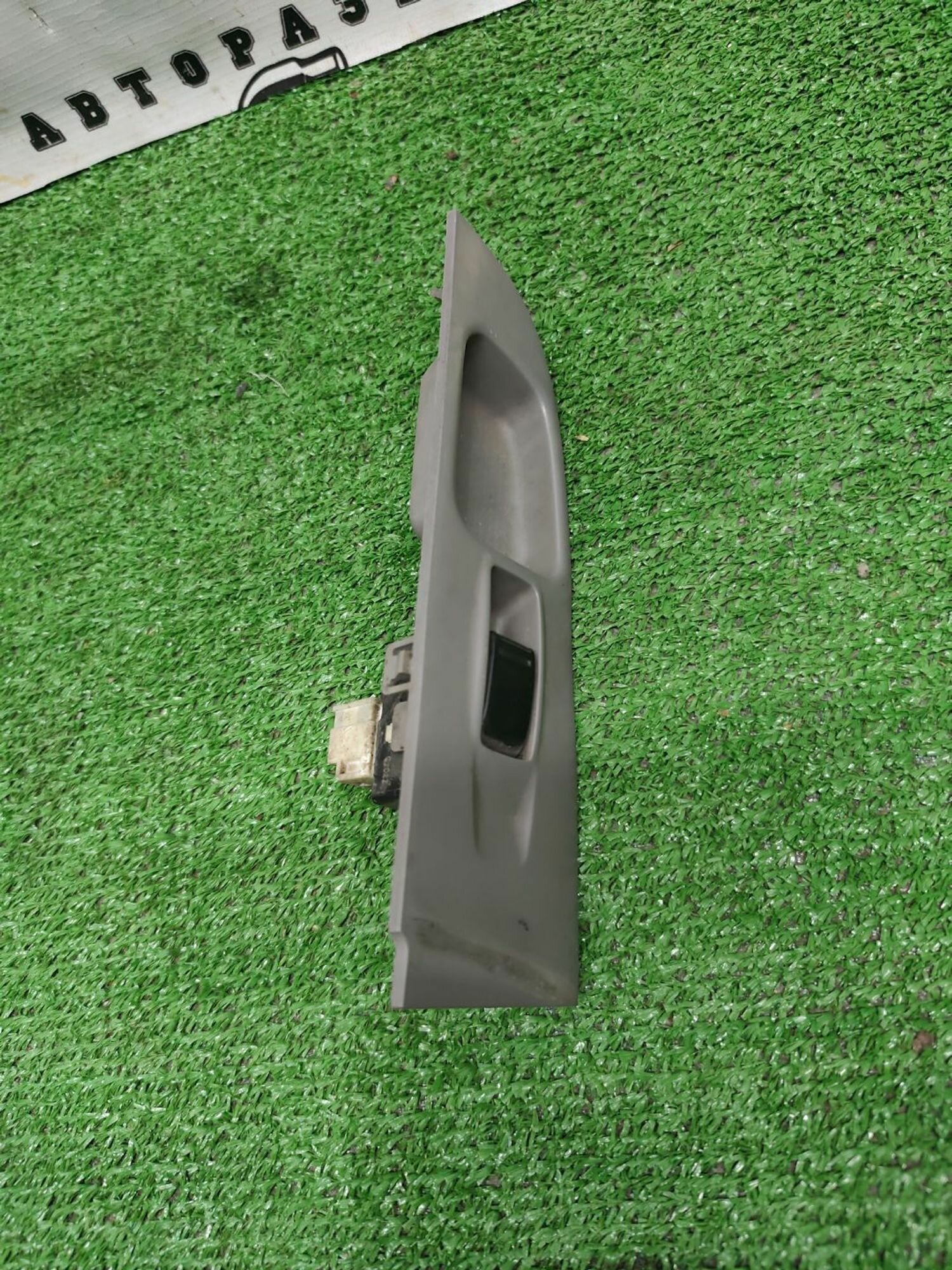 Кнопка стеклоподъемника передняя левая Nissan S. с пробегом