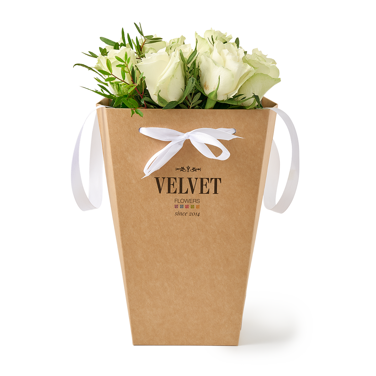 Монобукет Velvet flowers, из 11 белых роз, в крафтовом пакете