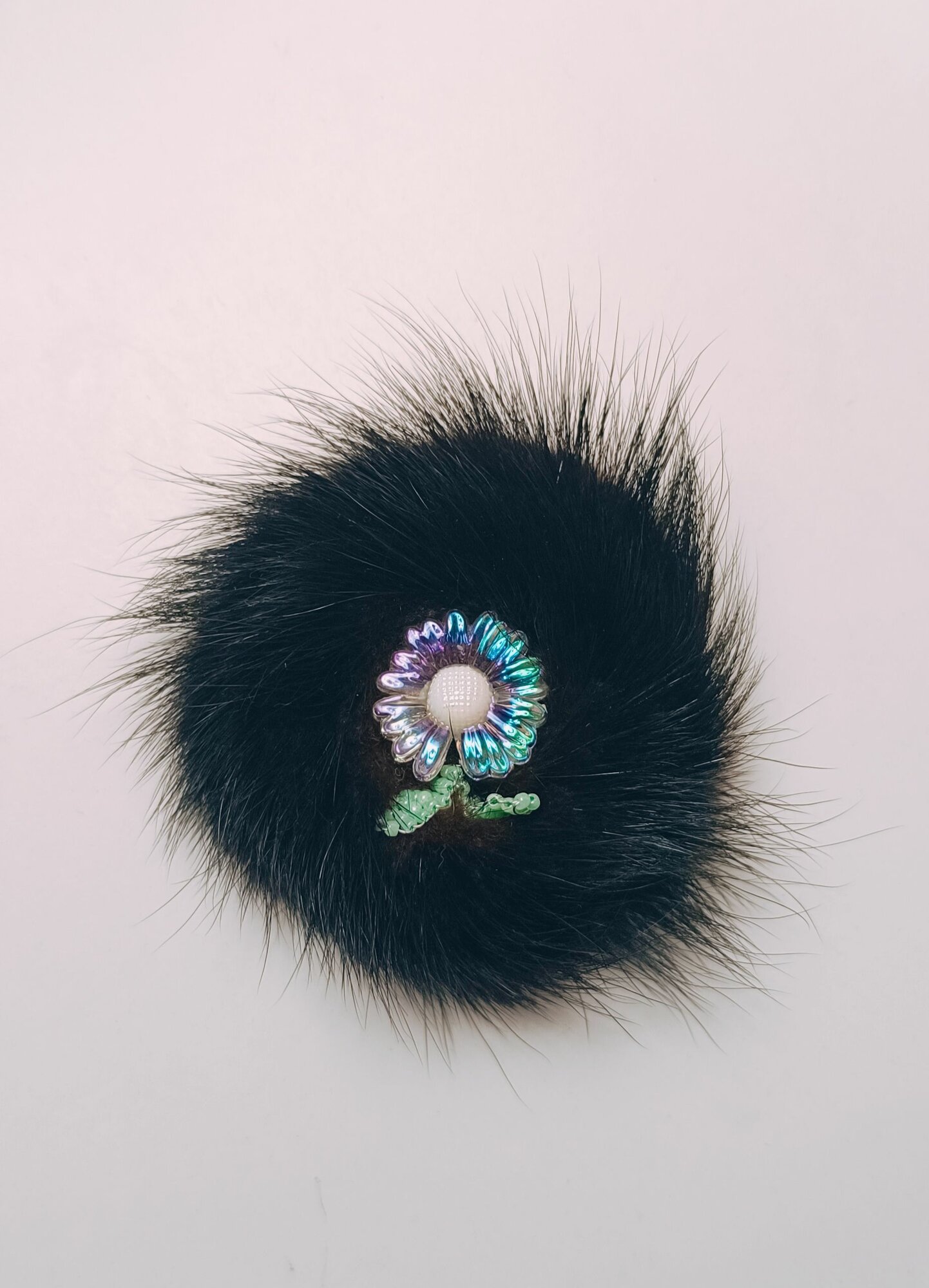 Брошь, бисер