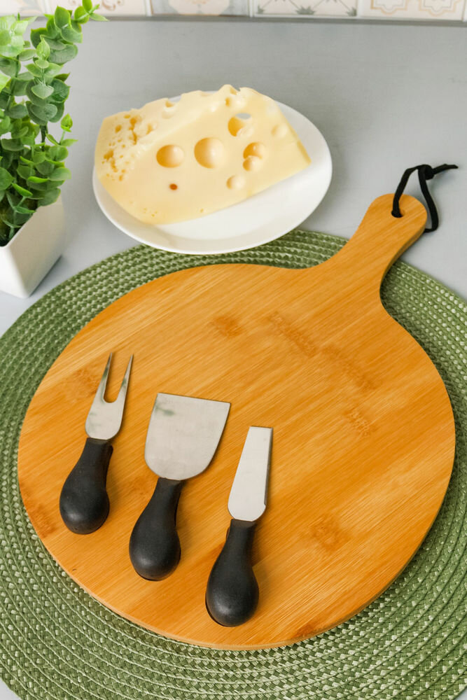 Набор для сырной тарелки тавола (бамбуковая доска и 3 ножа), 25х38 см, Koopman International 210000710