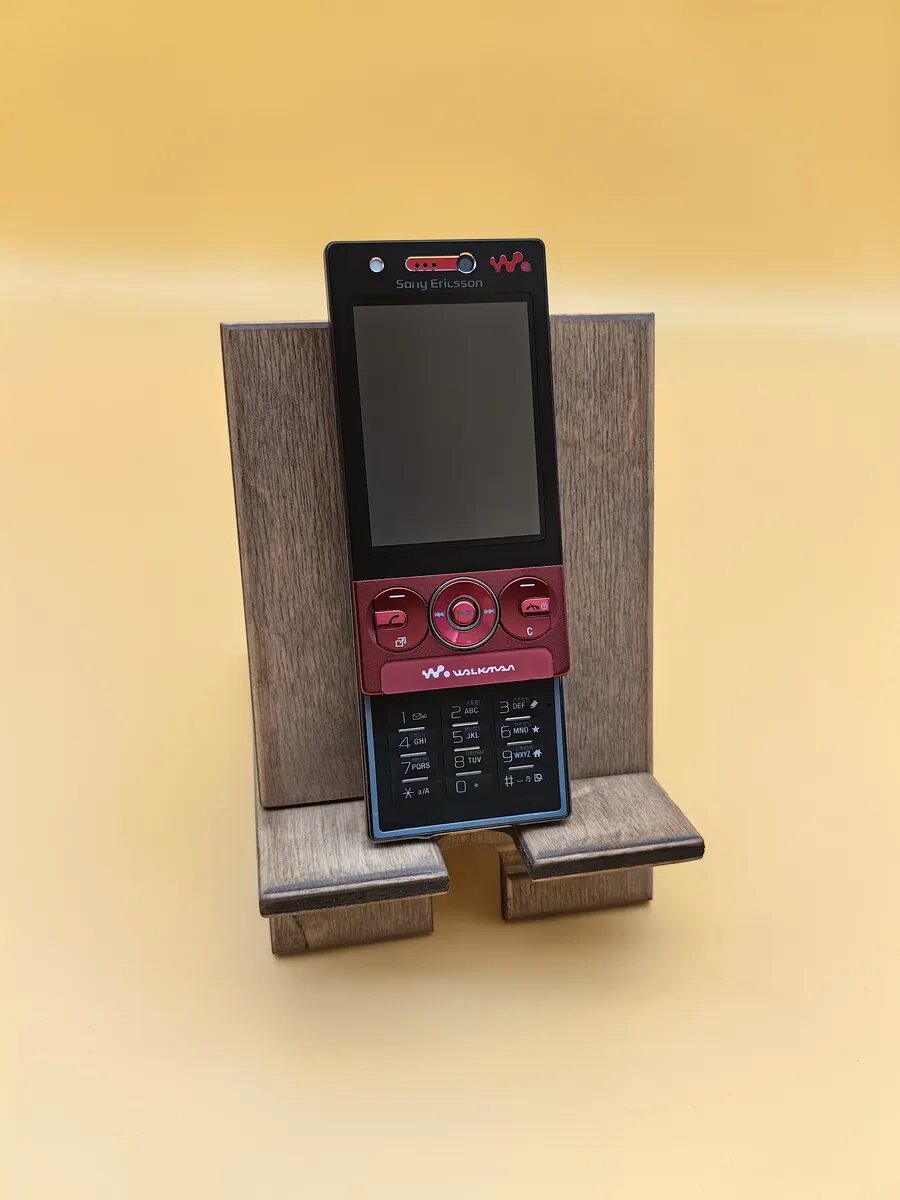 Мобильный кнопочный телефон слайдер Sony Ericsson W715