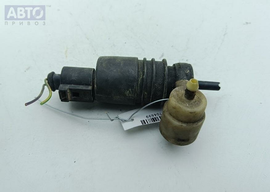 Насос (моторчик) омывателя стекла Volkswagen Passat B5