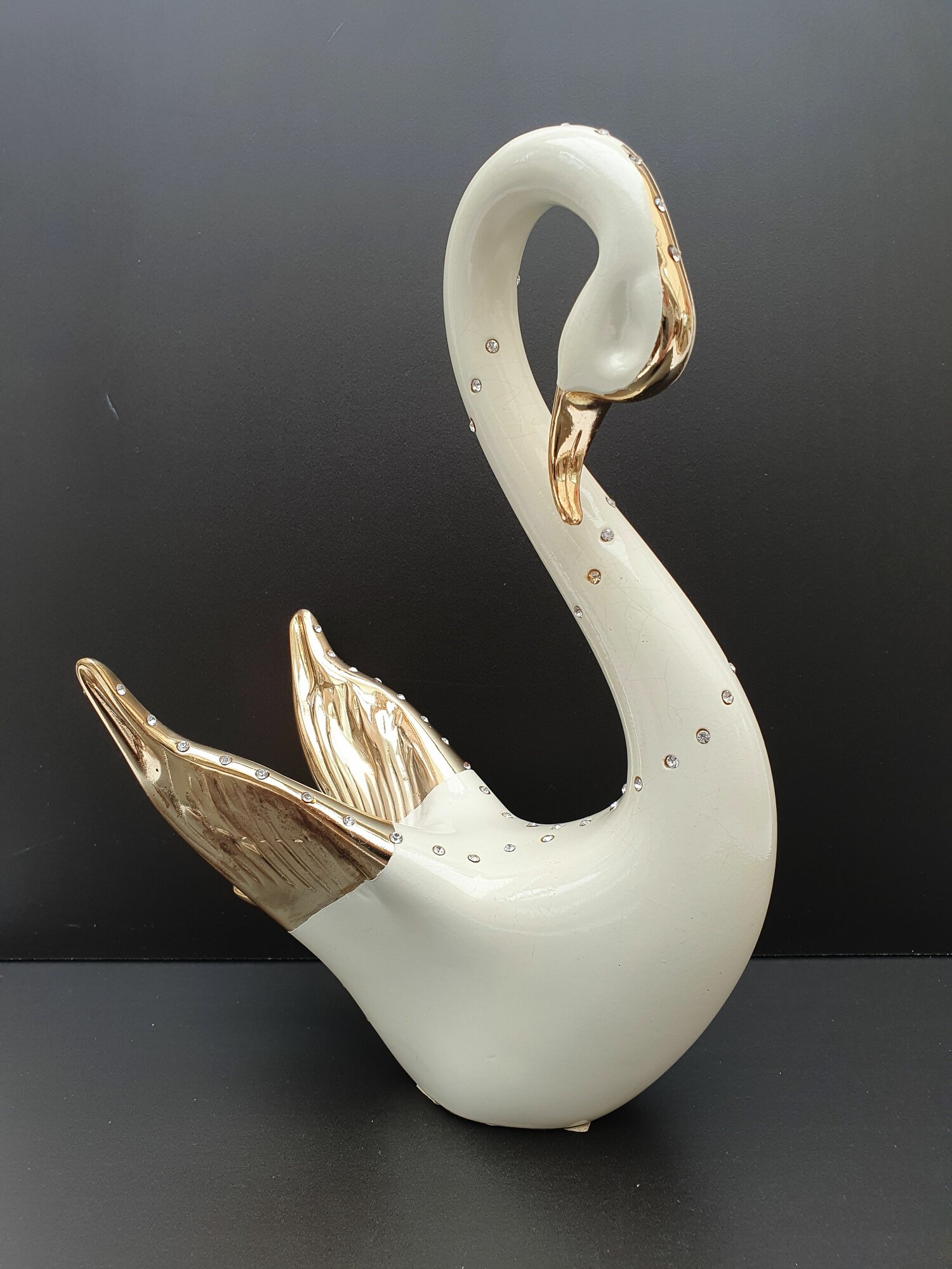 Декоративная статуэтка "Лебедь" H-26 см. L-18 см. В коробке.