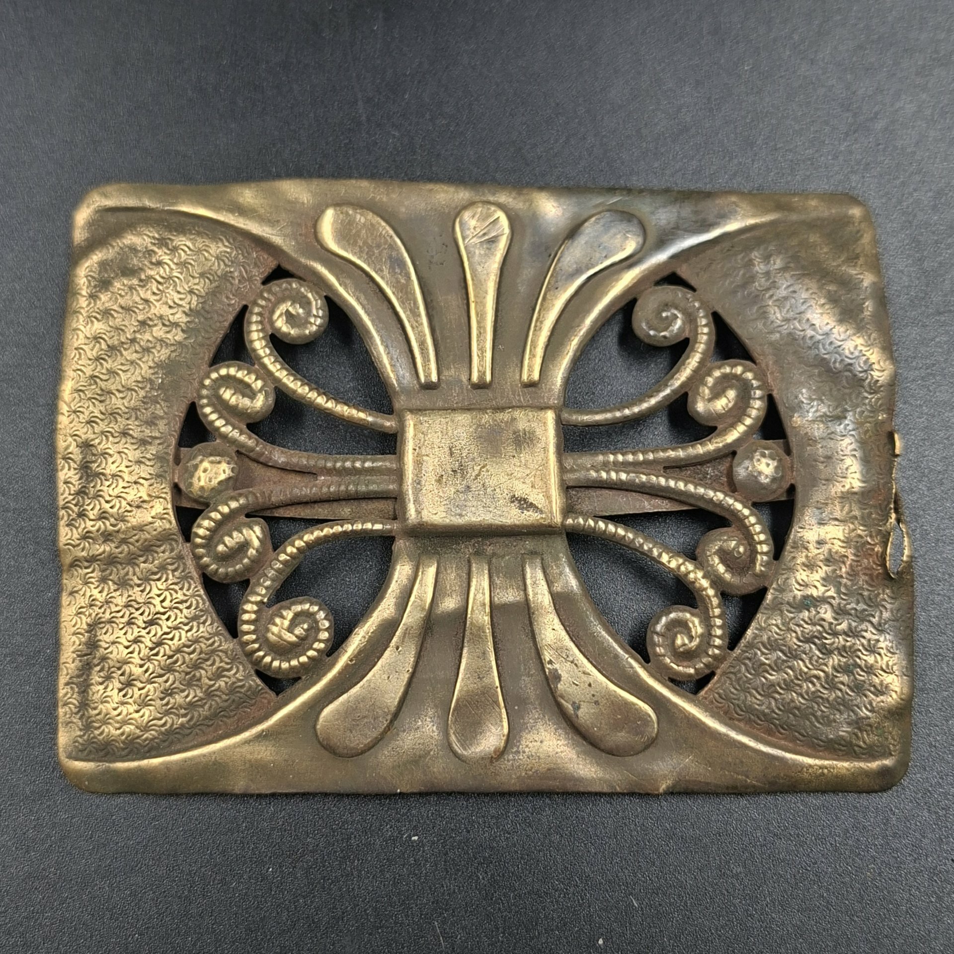 Пряжка женская поясная прямоугольной формы с декором в виде розетки, металл