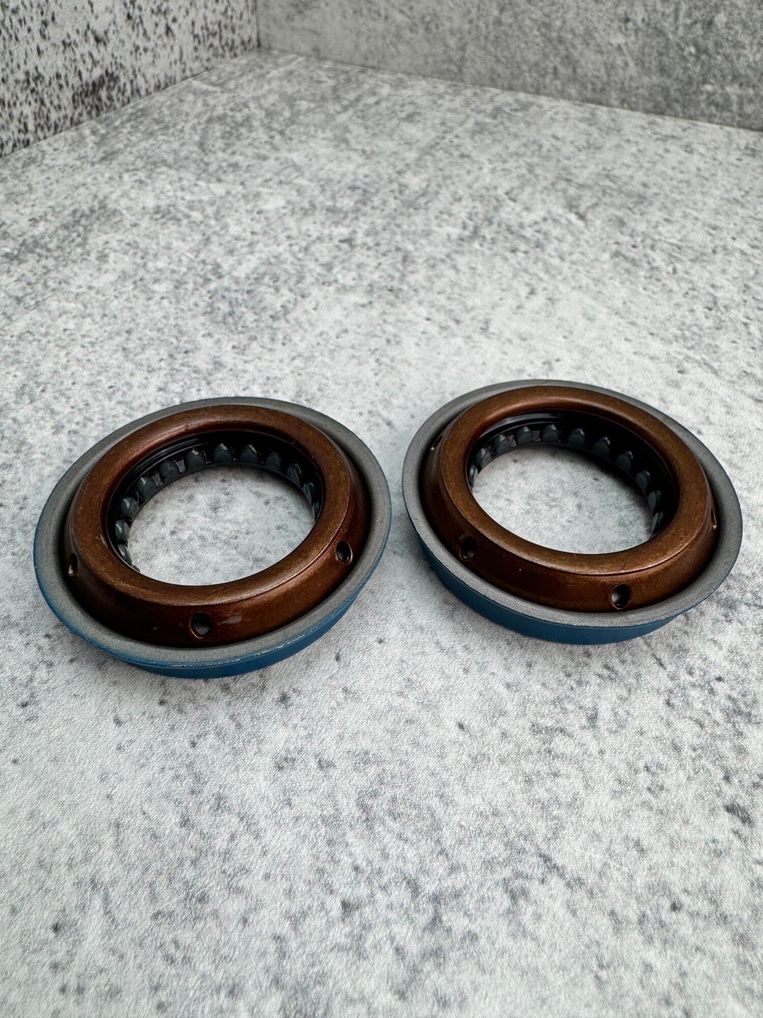 Сальники привода комплект (2 штуки) Шевроле Лачетти (Chevrolet Lacetti) Ланос, Авео, Круз механика NEXIA ESPERO CRUZE артикул 25187787