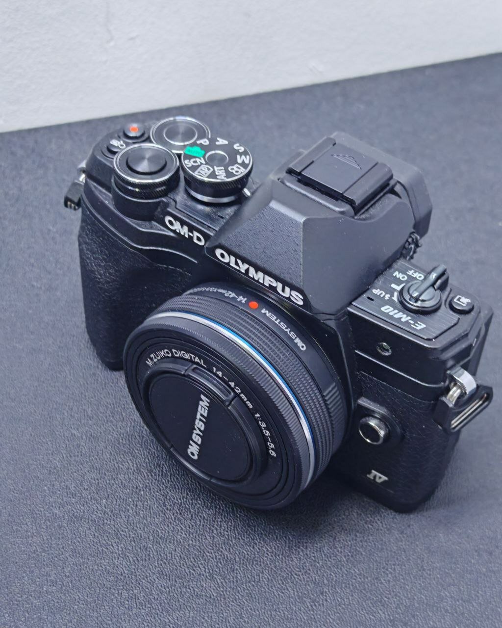 Фотоаппарат OLYMPUS OM-D E-M 10 MARK IV KIT 14-42 BLACK, на гарантии!!!