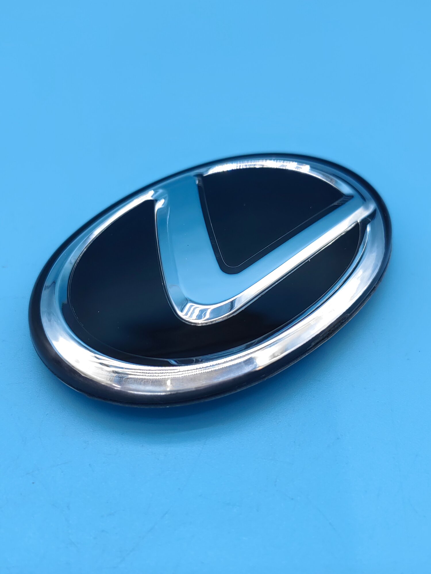 Toyota Эмблема крышки багажника Lexus ES 9097502154