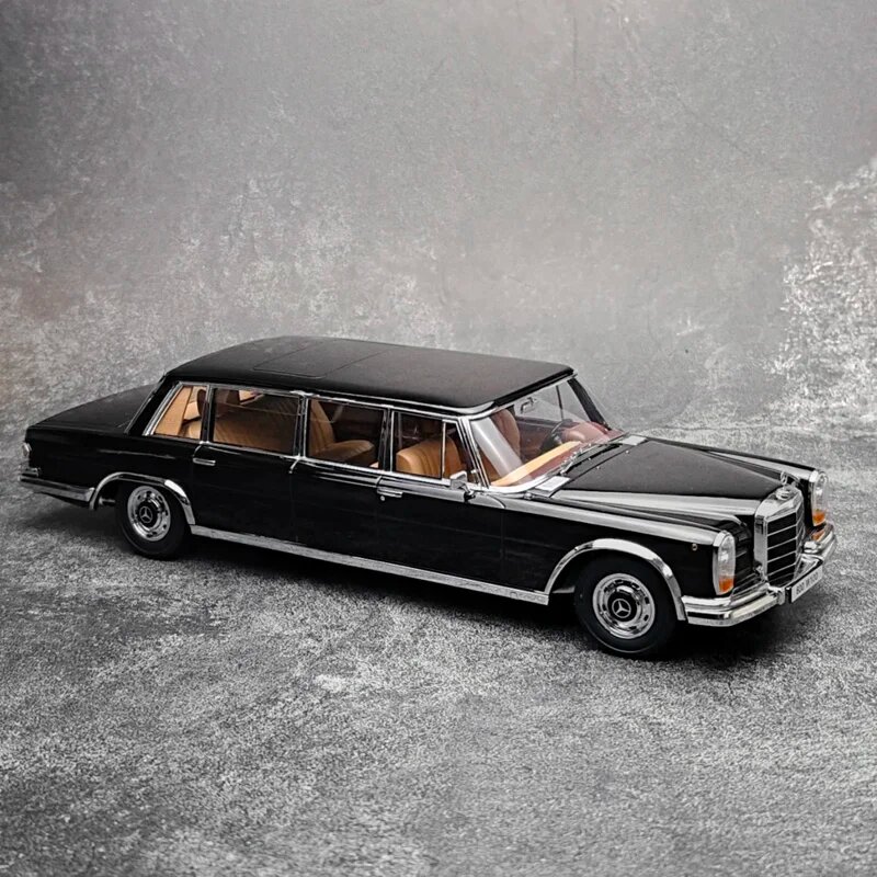 Масштабная модель автомобиля Pullman 1:18
