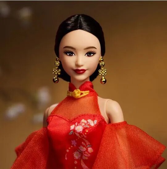 Кукла Barbie Lunar New Year Doll 2025(Китайская новогодняя кукла Cheongsam с золотой этикеткой), Ограниченное коллекционное издание