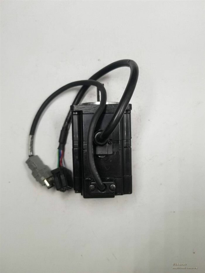 Модуль YASKAWA AC SERVO MOTOR SGMPH-01AAA-TE21 FREE PIN