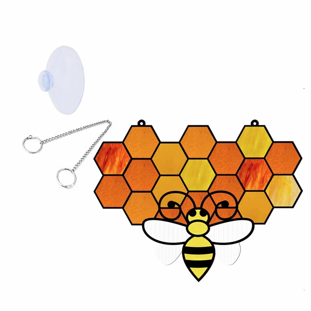 Витражные птицы, висящие на окне с акриловым мультяшным орнаментом