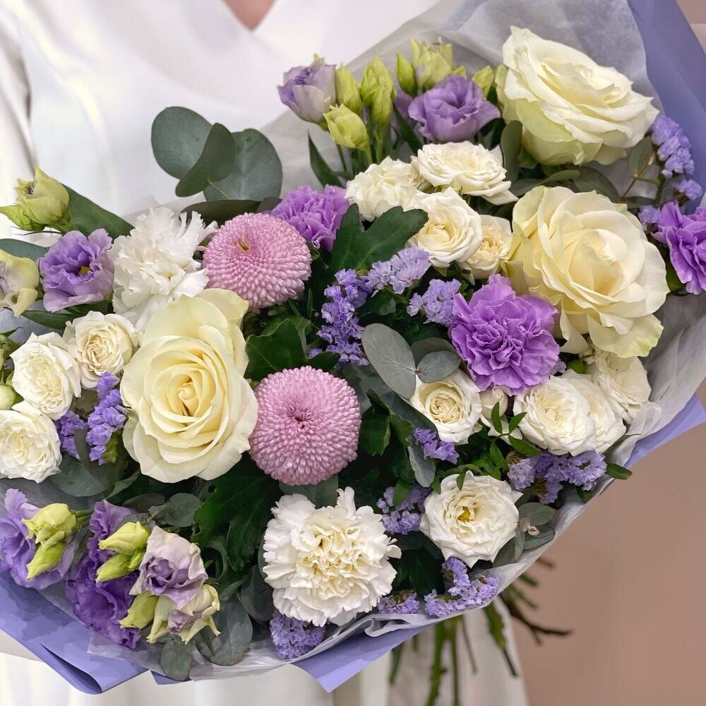 Букет "Сиреневая симфония", роскошная композиция из многообразия цветов