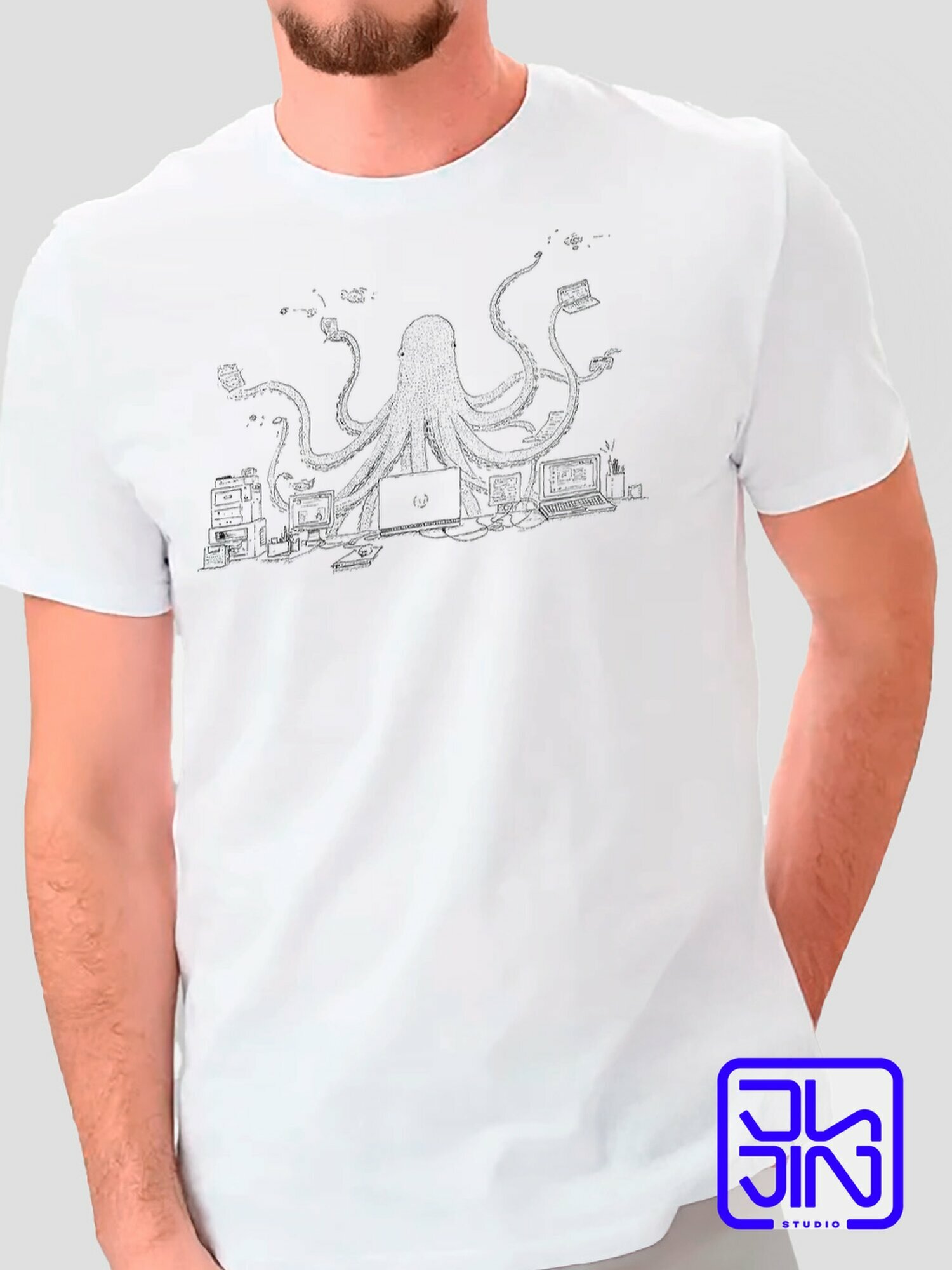 Футболка классическая мужская с авторским принтом Осьминог черно-белый в офисной атмосфере с ноутбуком и оригинальными деталями, белый хлопковый трикотаж с прикольным рисунком на груди