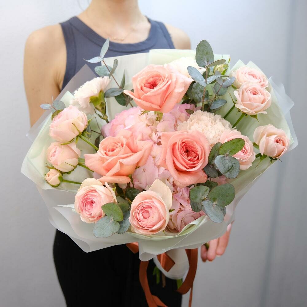 Букет живых цветов Пионовидные розы и розовая гортензия в букете «Милашка»