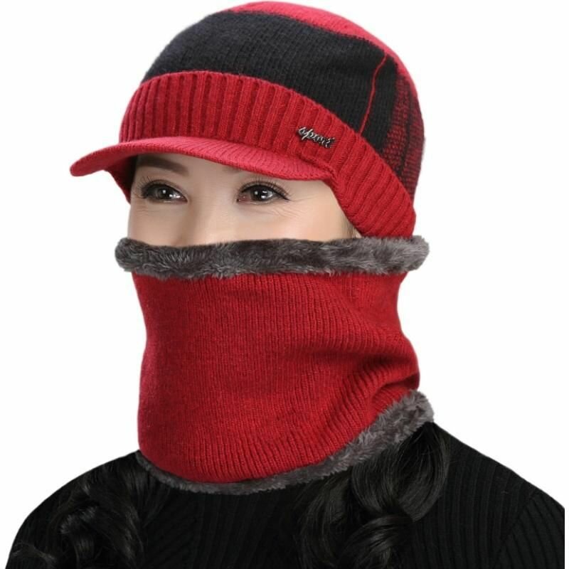 Вязаная бейсболка-ушанка