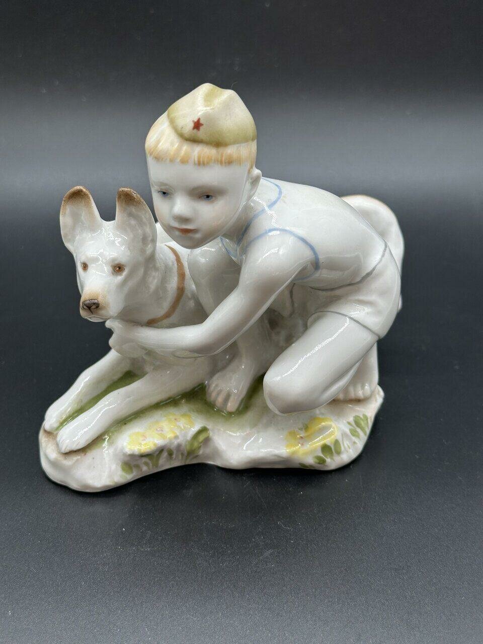 Статуэтка Фарфор Лфз Юный Пограничник 1970 годы