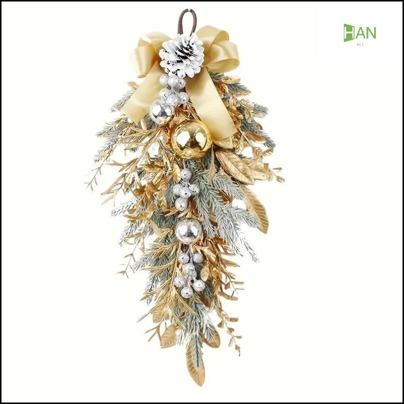 Эксклюзивные новогодние аксессуары из ротанга, венки и подвесы