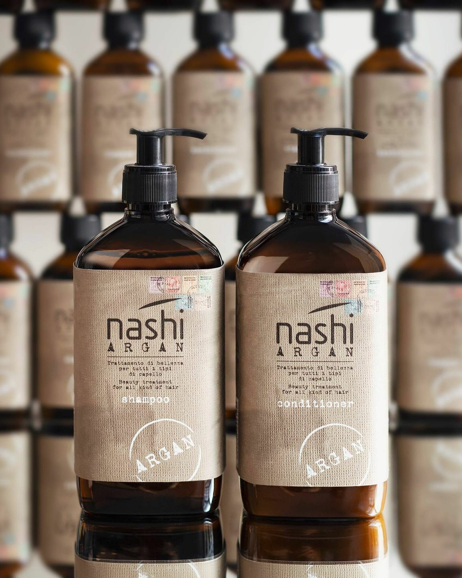 Nashi argon Набор для волос: Увлажняющий шампунь без силиконов Moisture Balancing Shampoo 500 мл. и Кондиционер для сухих и ломких волос Lador Moisture Balancing Conditioner 500 мл