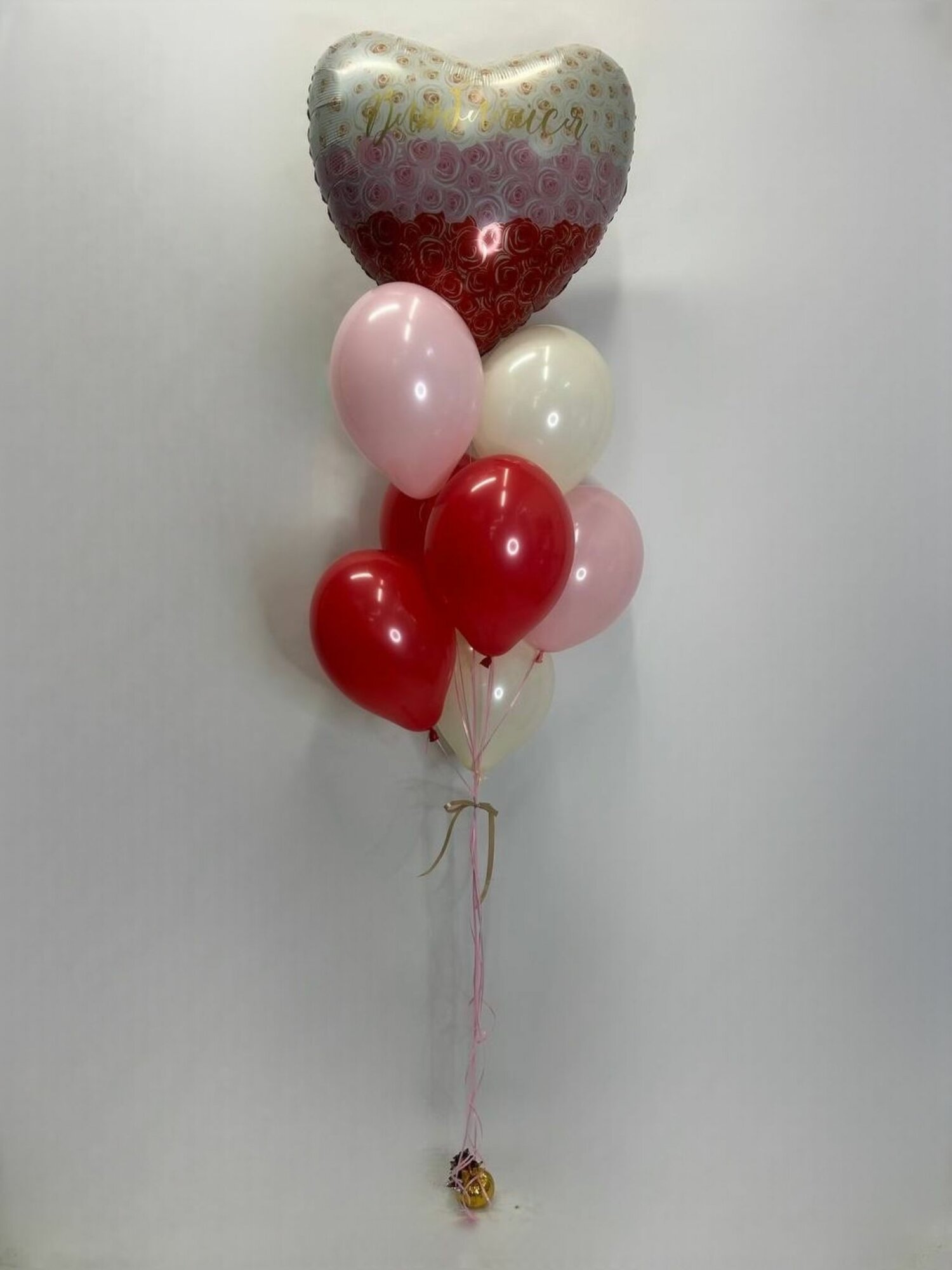 Фольгированные воздушные шары с гелием надутые в фонтан из латексных шаров "Влюбляйся", 7 шт
