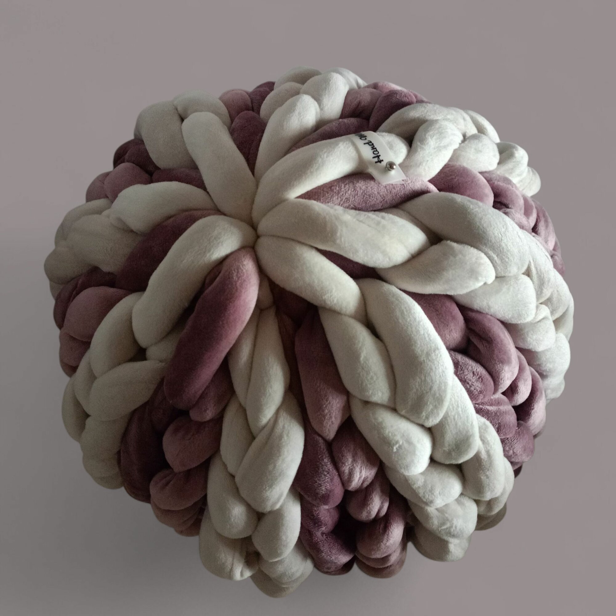 Подушка круглая декоративная вязаная