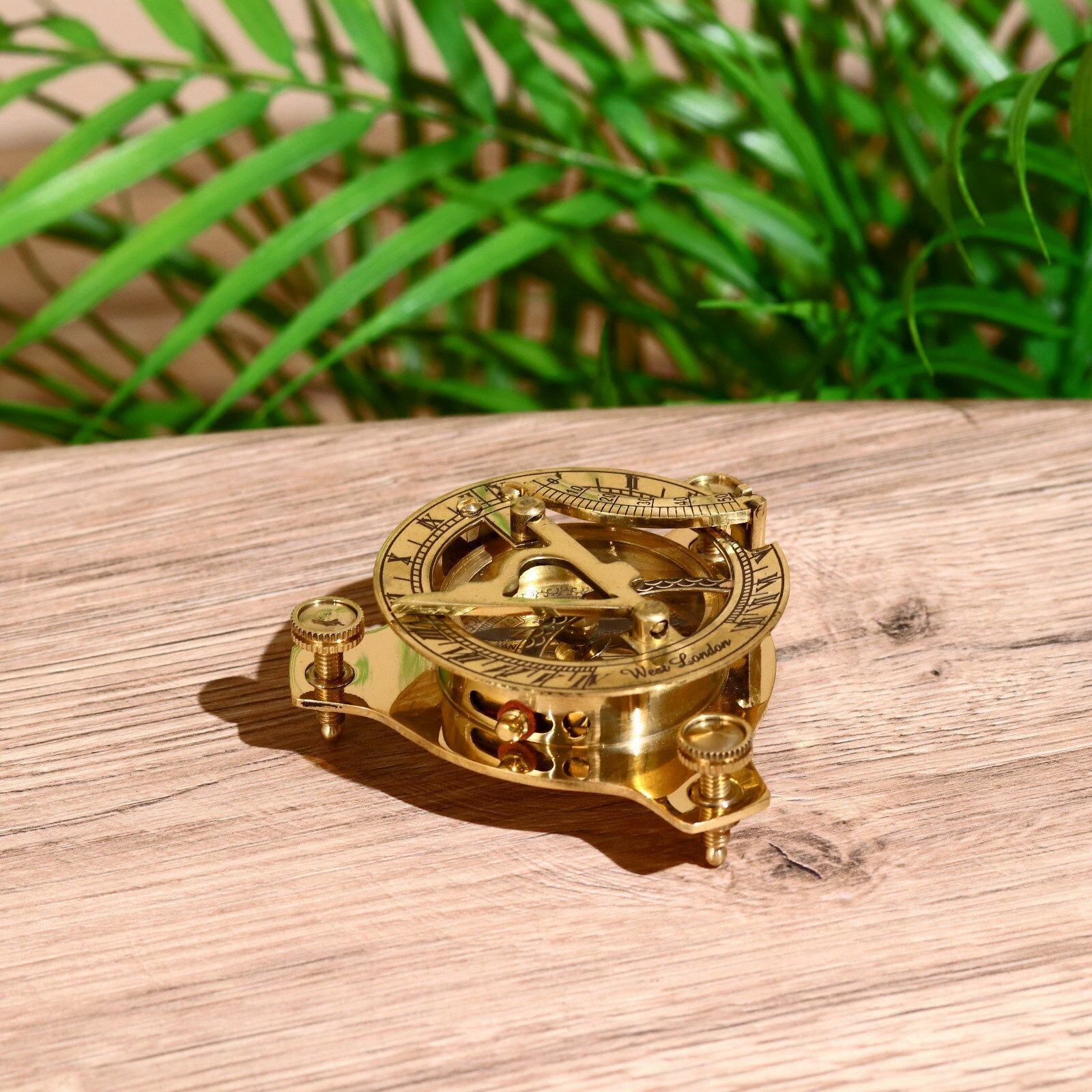 Компас с солнечными часами 8 см, латунь, цвет: золотистый, тип: магнитный
