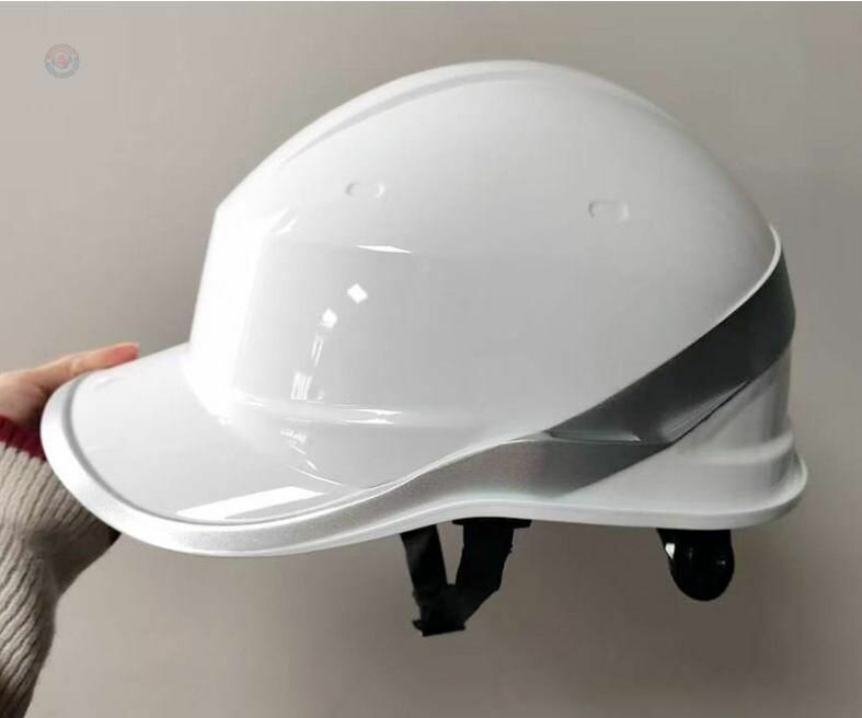 Защитная каска BASEBALL DIAMOND V UP, желтый, бейсболка-козырёк, электроизоляция 1000 В, регулировка ROTOR, карманы для очков и наушников