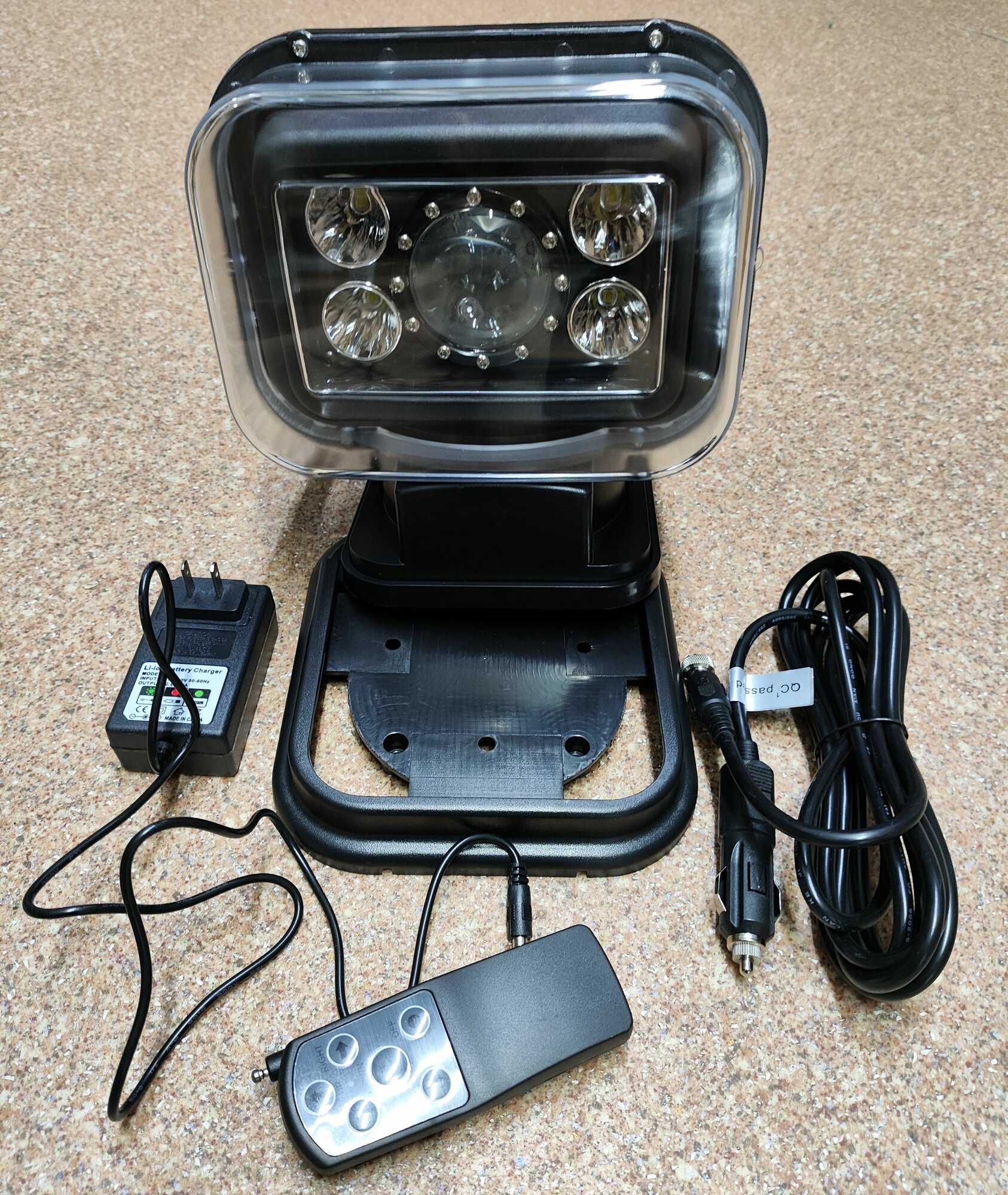 Фара-искатель 70W (LED) с д/у Черный (встроенный аккумулятор) / Фароискатель, Прожектор