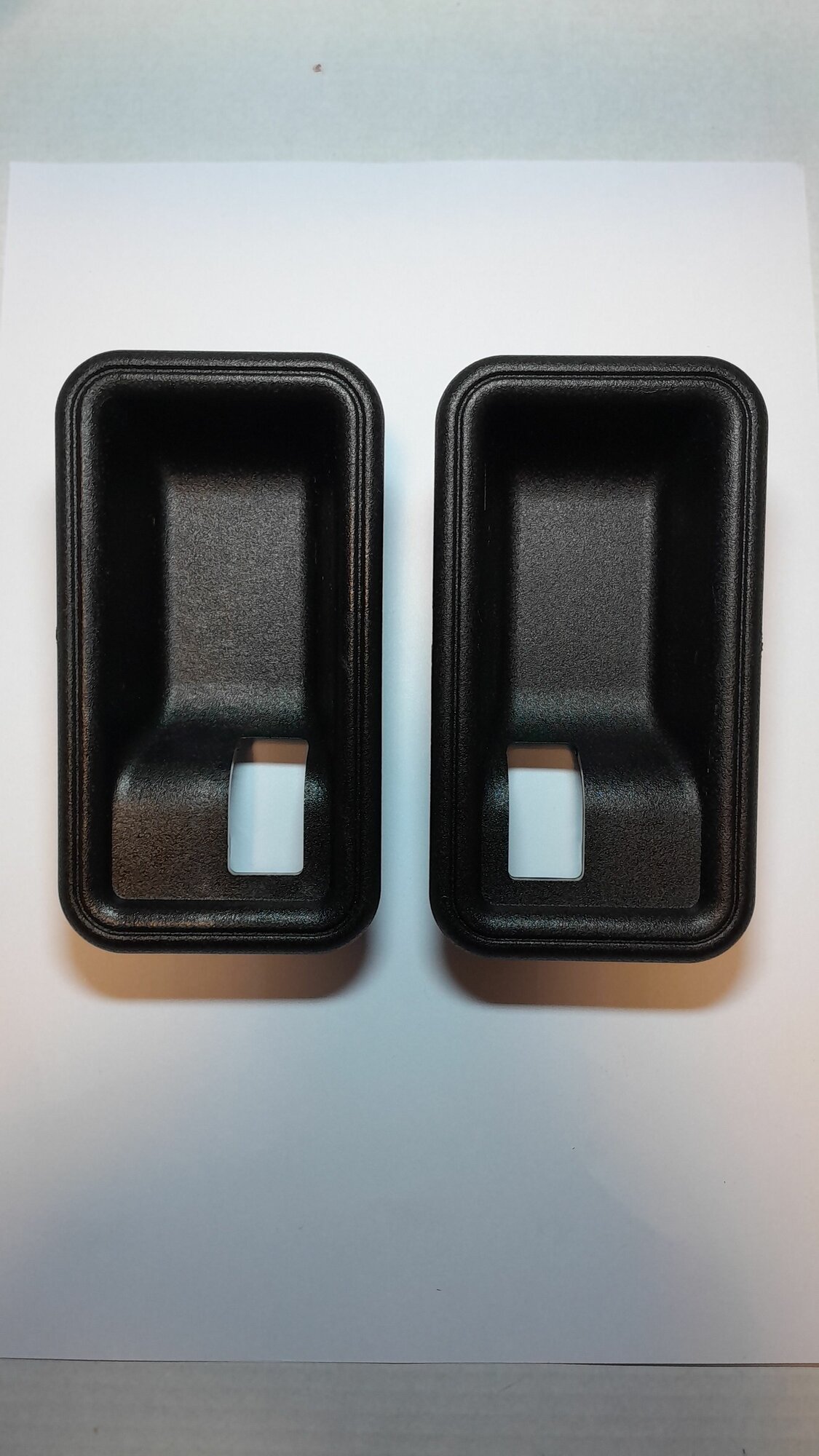 Облицовки ручек внутрисалонных дверных с декоративным ободом черные левая и правая ( комплект 2 шт. ) для ВАЗ 2108 , 2109 , 21099 .