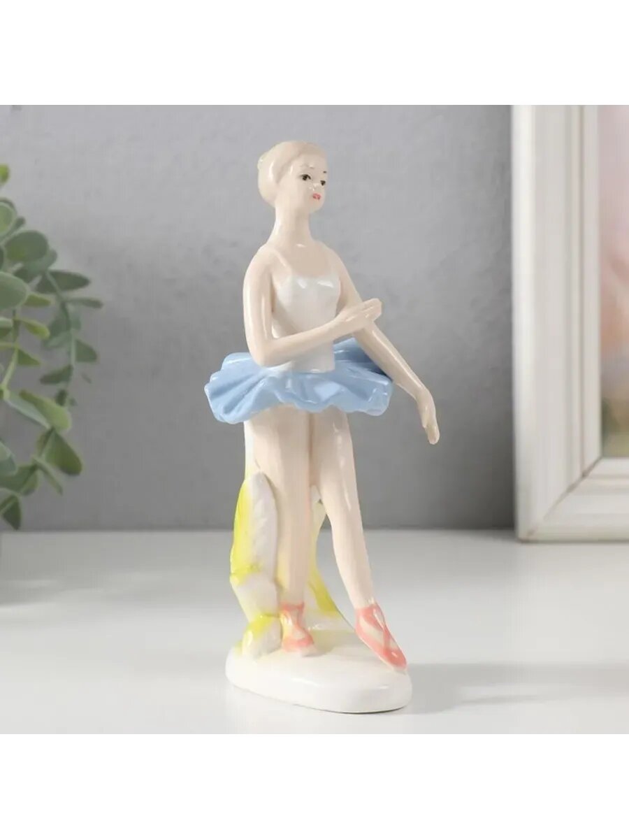 Элегантная керамическая балерина в голубом