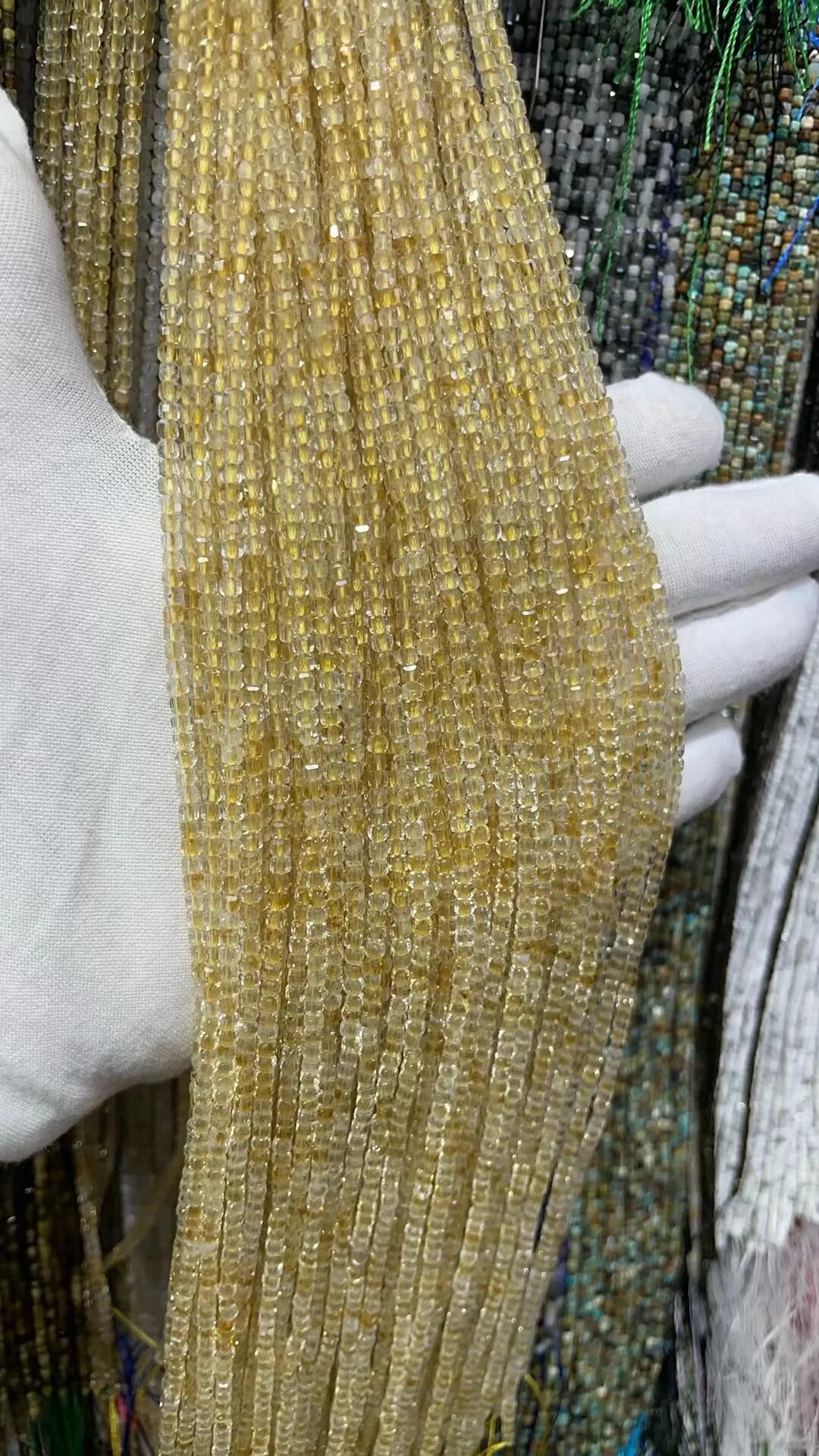 Натуральный цитрин бусина квадратная 2.5х2.5 мм 39 см