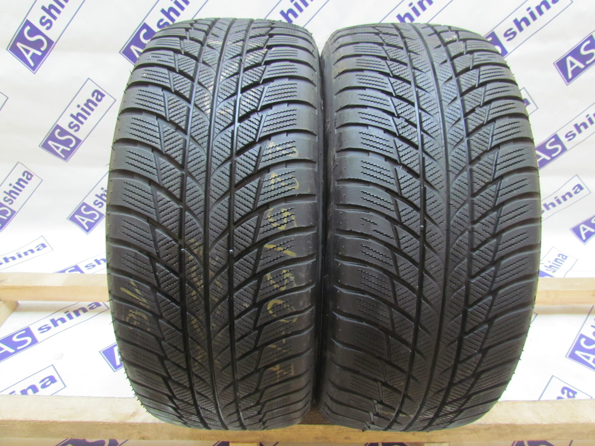 Bridgestone Blizzak LM-001 225 50 R17 RunFlat зимние БУ шины 5-10% износ , артикул 0015643